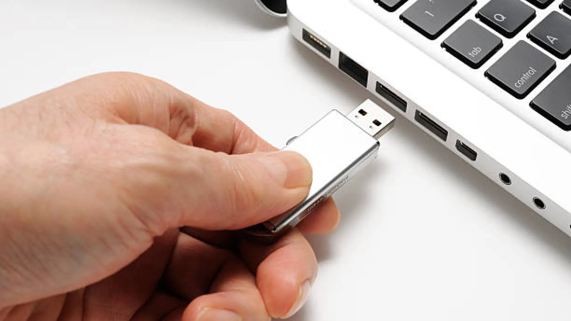 Cómo reparar un USB con DiskPart - Achotech.com
